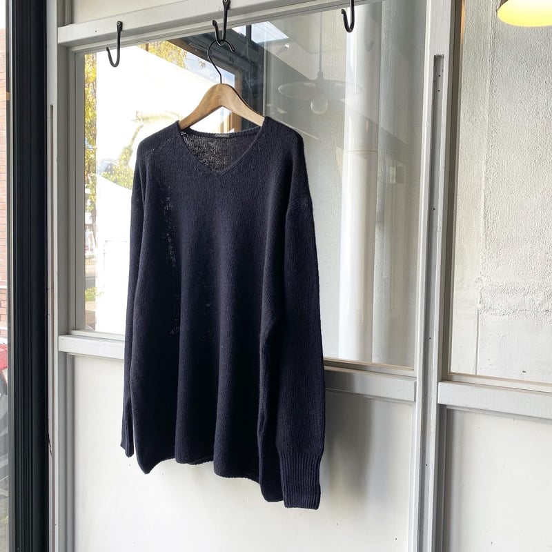 COMOLI カシミヤ製品染 Vネックニット | Less Higashikawa COMOLI カシミヤ製品染 Vネックニット | Less Higashikawa