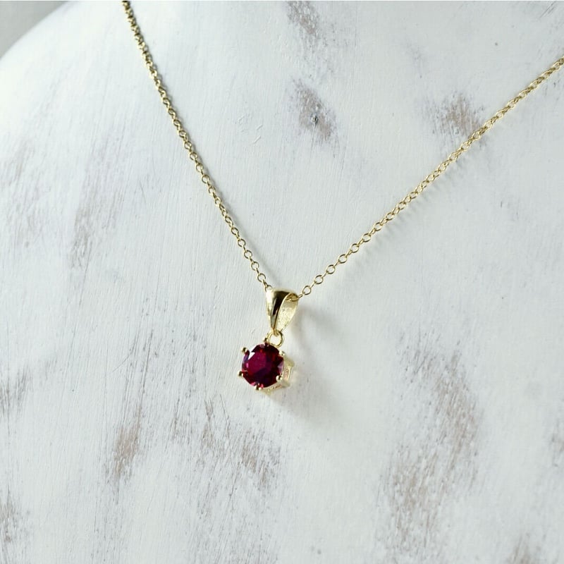 Handmade】合成ルビー ペンダントトップ 18kゴールドプレーテド Handmade】合成ルビー ペンダントトップ 18kゴールドプレーテド