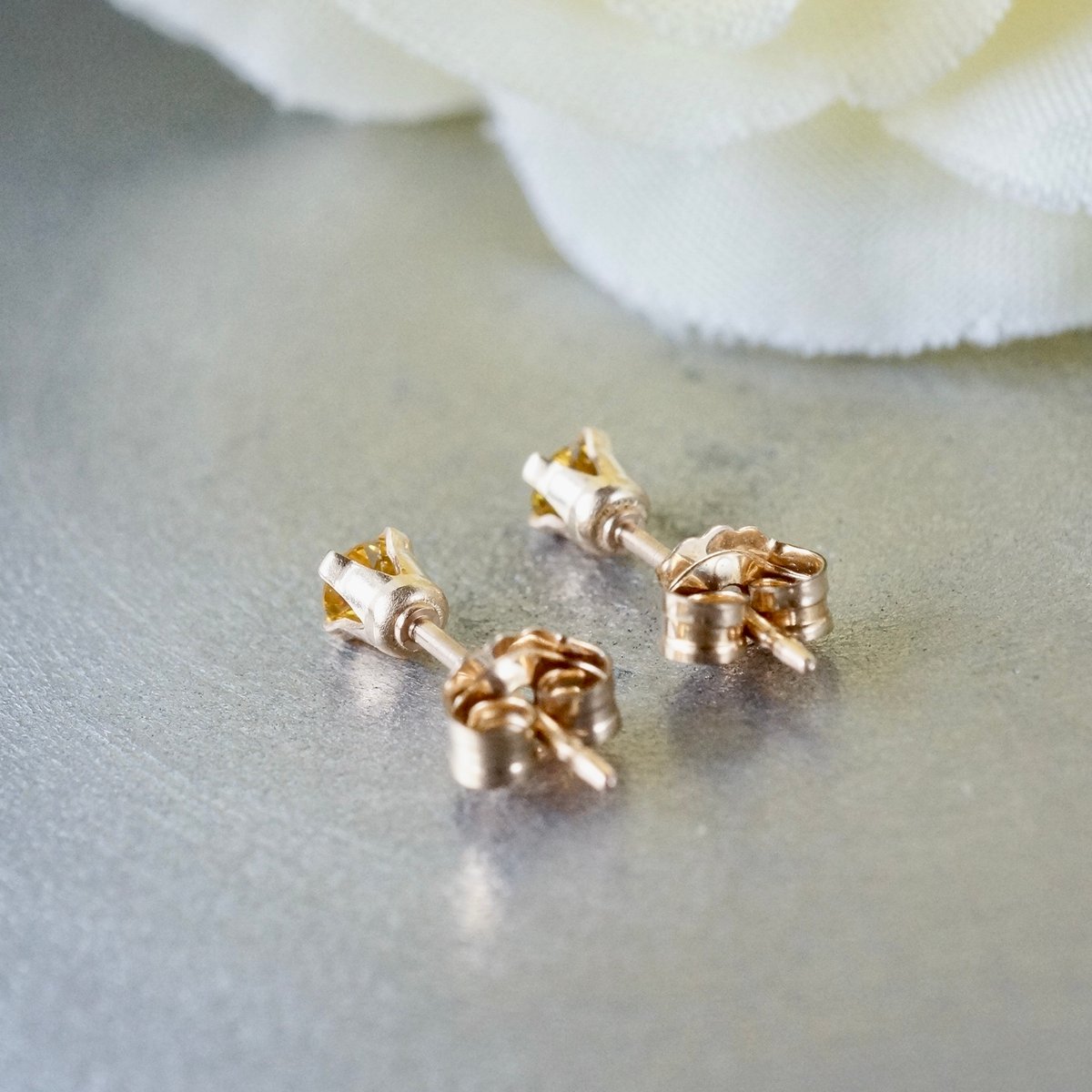 Handmade】イエローCVD合成ダイヤモンド スタッドピアス 14k Handmade】イエローCVD合成ダイヤモンド スタッドピアス 14k