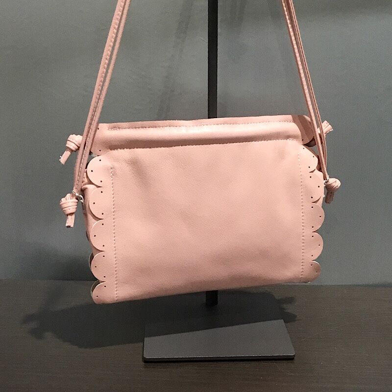 LUDLOW】スカラップレザーショルダー バッグ | SANS ET MONDE LUDLOW】スカラップレザーショルダー バッグ | SANS ET MONDE