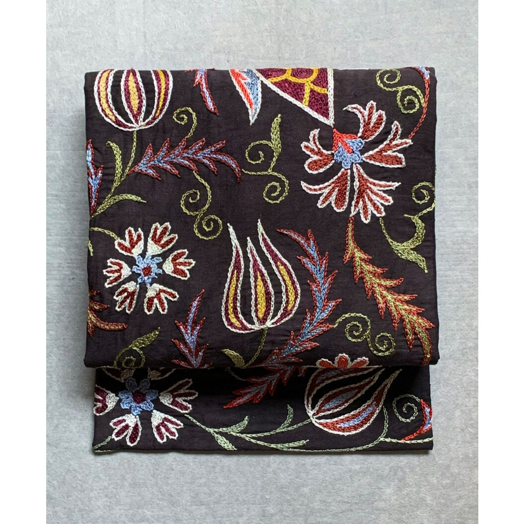 スザニ刺繍 九寸名古屋帯 黒B(仕立て上り) | 古布と帯 夫々 スザニ刺繍 九寸名古屋帯 黒B(仕立て上り) | 古布と帯 夫々