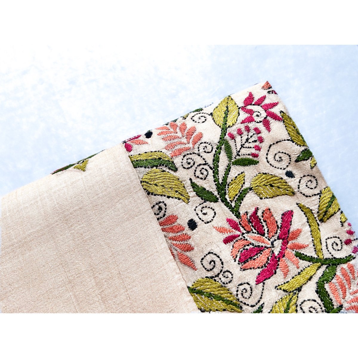 カンタ刺繍 九寸名古屋帯 花唐草と浮かぶ花(仕立て上り カンタ刺繍 九寸名古屋帯 花唐草と浮かぶ花(仕立て上り