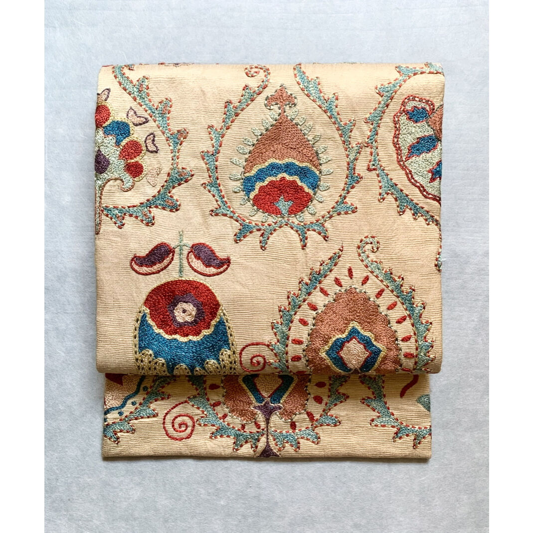 スザニ刺繍 九寸名古屋帯 鳥の子色A(仕立て上り) | 古布と帯 スザニ刺繍 九寸名古屋帯 鳥の子色A(仕立て上り) | 古布と帯