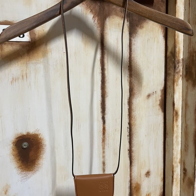 新品タグ付!LOEWE ロエベ ヒールポーチ ネックレス 小銭入れ 新品タグ付!LOEWE ロエベ ヒールポーチ ネックレス 小銭入れ