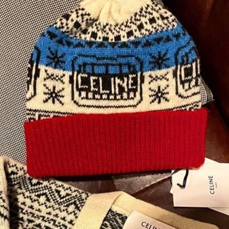 新品タグ付☆CELINE セリーヌ ロゴ THE DANCING KIDニット帽 新品タグ付☆CELINE セリーヌ ロゴ THE DANCING KIDニット帽
