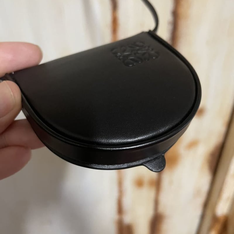 新品タグ付!LOEWE ロエベ ヒールポーチ ネックレス 小銭入れ 新品タグ付!LOEWE ロエベ ヒールポーチ ネックレス 小銭入れ