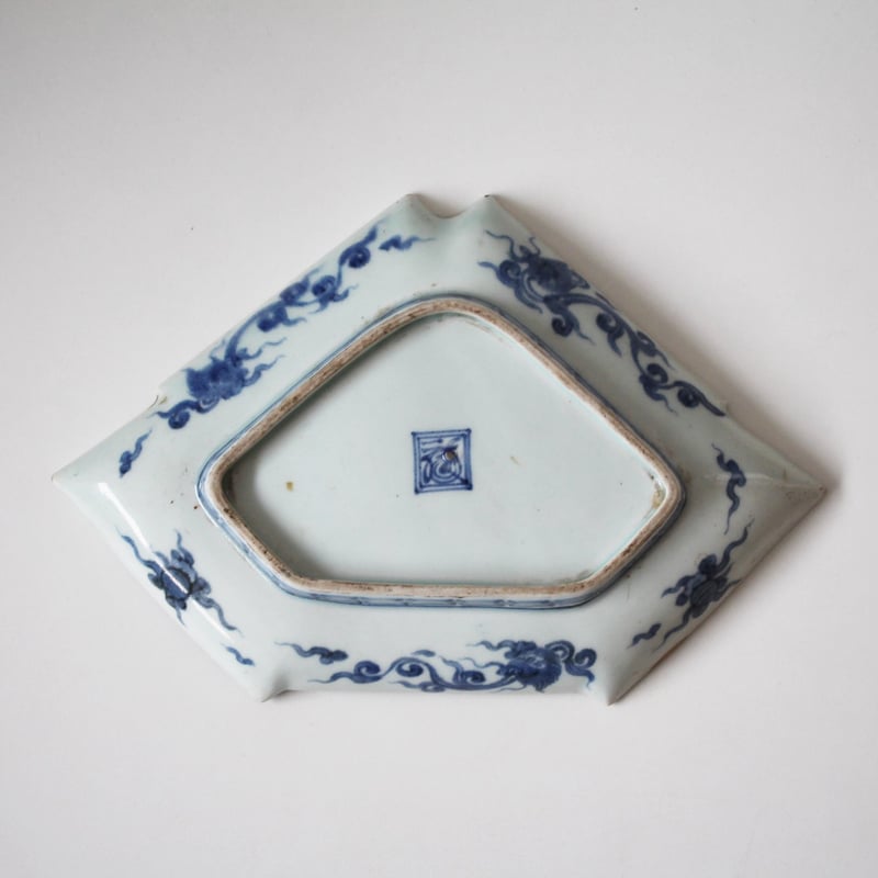 十二支と宝珠】古伊万里染付金彩結文形皿(花蝶・龍鳳凰・貝鳥 十二支と宝珠】古伊万里染付金彩結文形皿(花蝶・龍鳳凰・貝鳥