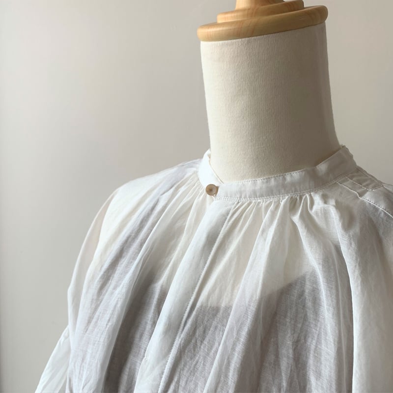 suzuki takayuki puff-sleeve blouse nude suzuki takayuki puff-sleeve blouse nude