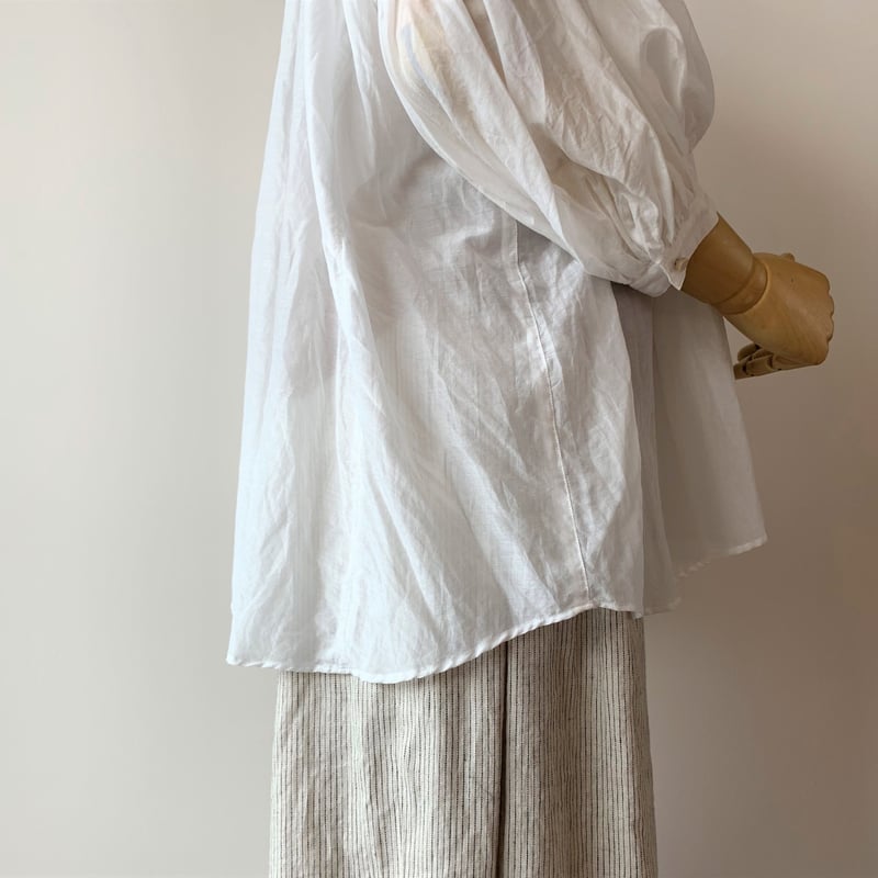 suzuki takayuki puff-sleeve blouse nude suzuki takayuki puff-sleeve blouse nude