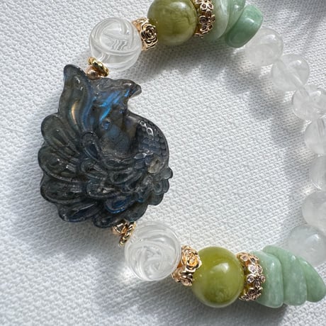 《蒼の羽が記憶を照らす》 ラブラドライト鳳凰ブレスレット | Studio Kururi