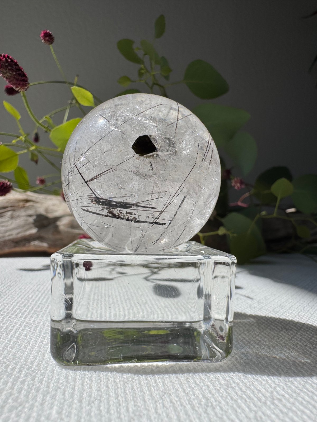 《影と光を抱く球体》 ブラックトルマリン スフィア | Studio Kururi