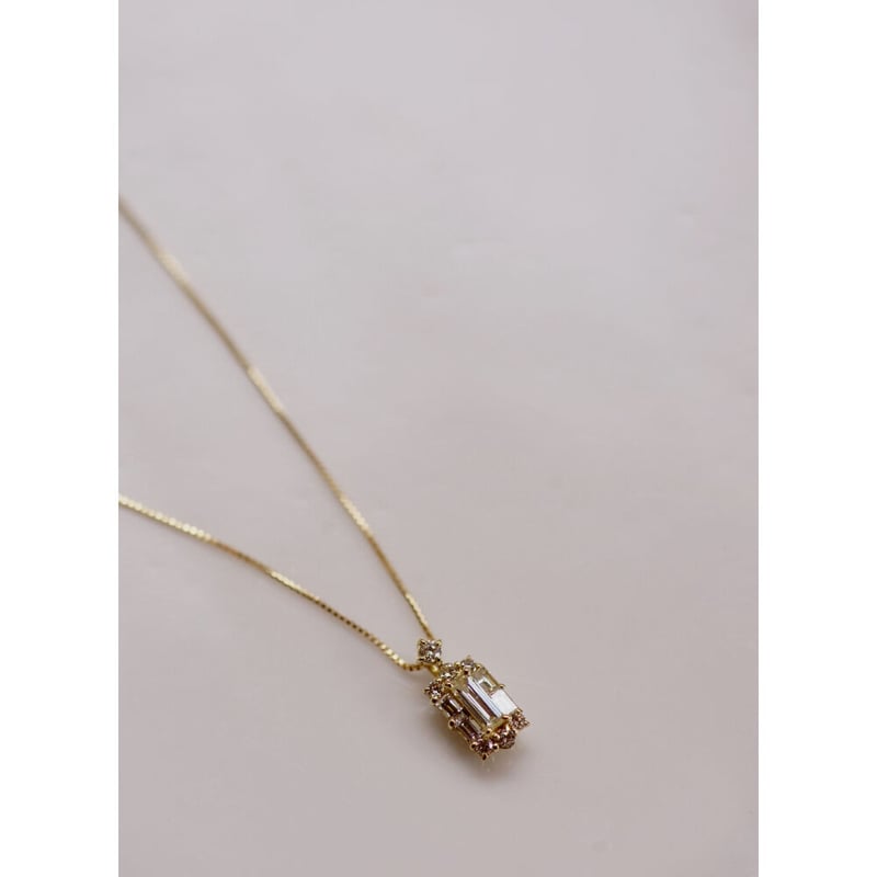 イエローゴールドと角ダイヤのネックレス | izumi ジュエリーシマノ イエローゴールドと角ダイヤのネックレス | izumi ジュエリーシマノ