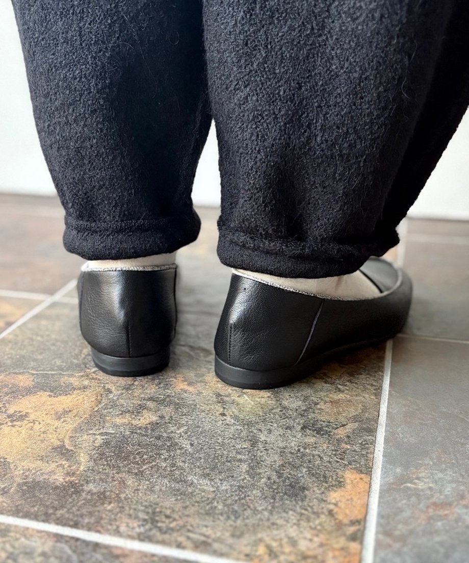 Hender Scheme/oval moca/black python | pain