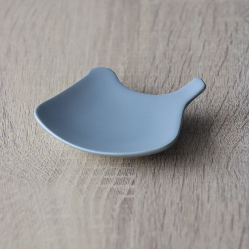 yumiko iihoshi porcelain tori plate gray トリプレート yumiko iihoshi porcelain tori plate gray トリプレート