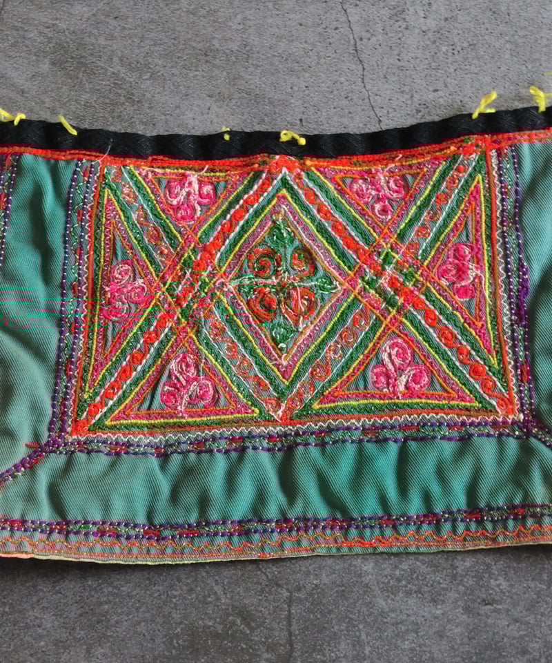 タイ】【額入り】モン族の刺繍入り古布 | WEEKEND SUN タイ】【額入り】モン族の刺繍入り古布 | WEEKEND SUN