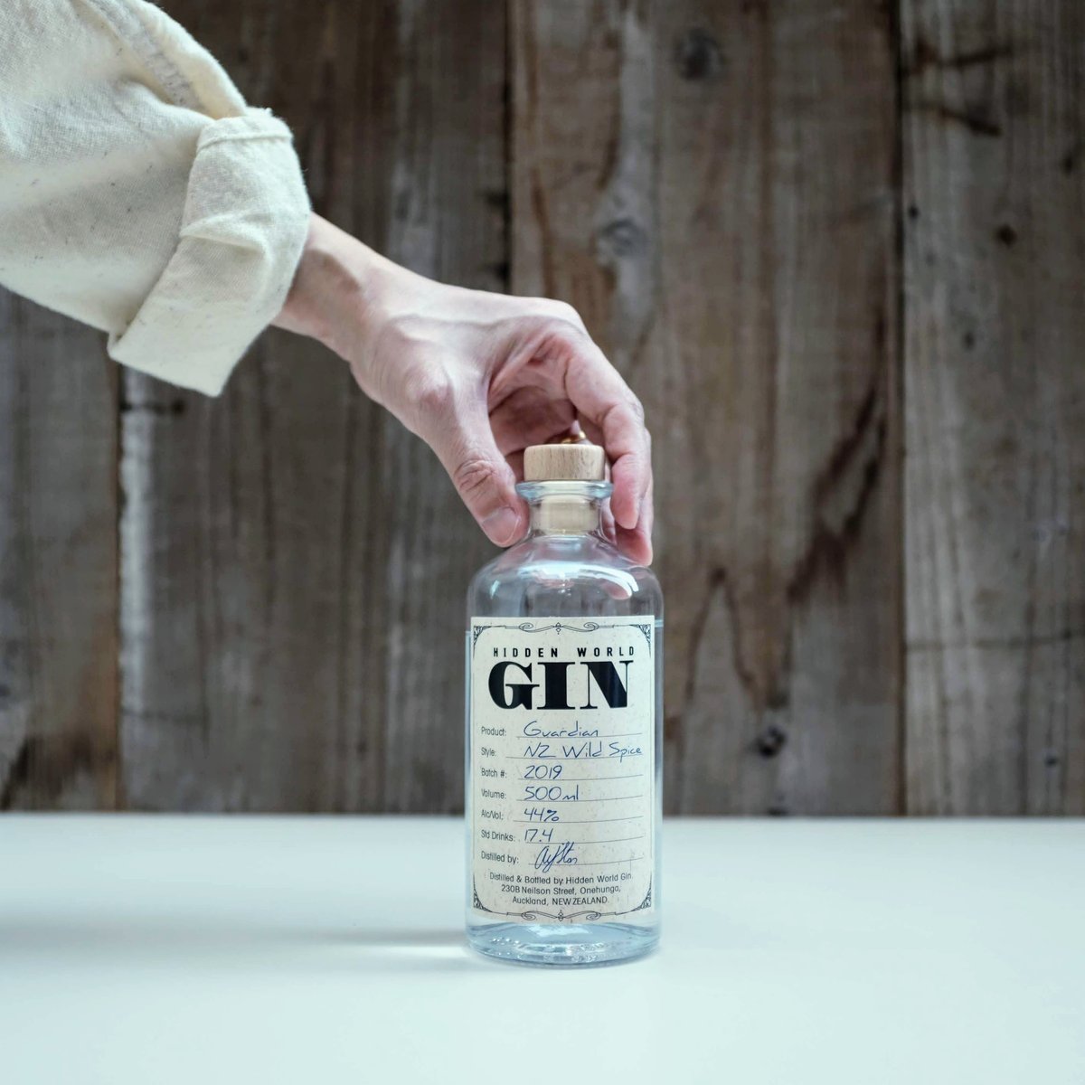 HIDDEN WORLD GIN GUARDIAN | GIN BOTTLE SHOP