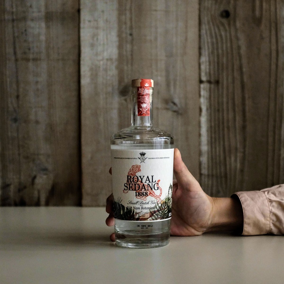 ROYAL SEDANG 1888 SMALL BATCH GIN | GIN BOTTLE ...