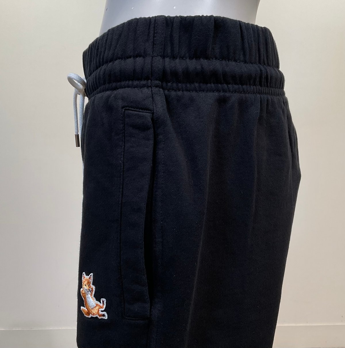 MAISON KITSUNE チラックスフォックスパッチクラシックジョグ MAISON KITSUNE チラックスフォックスパッチクラシックジョグ