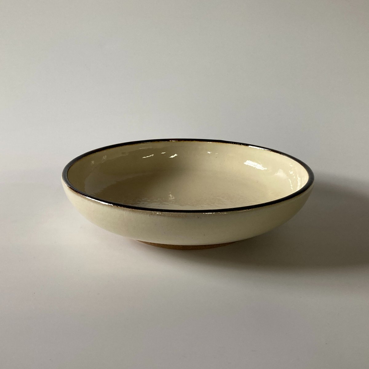 おでん皿(6寸/約18㎝)白縁鉄巻 (08) | 出西窯 on-line STORE おでん皿(6寸/約18㎝)白縁鉄巻 (08) | 出西窯 on-line STORE