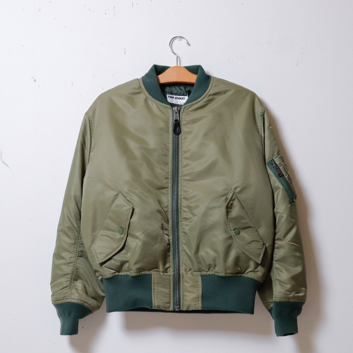 UNISEX】TOP KHAKI (by johnbull) MA-1 TK233L02 | UNISEX】TOP KHAKI (by johnbull) MA-1 TK233L02 |