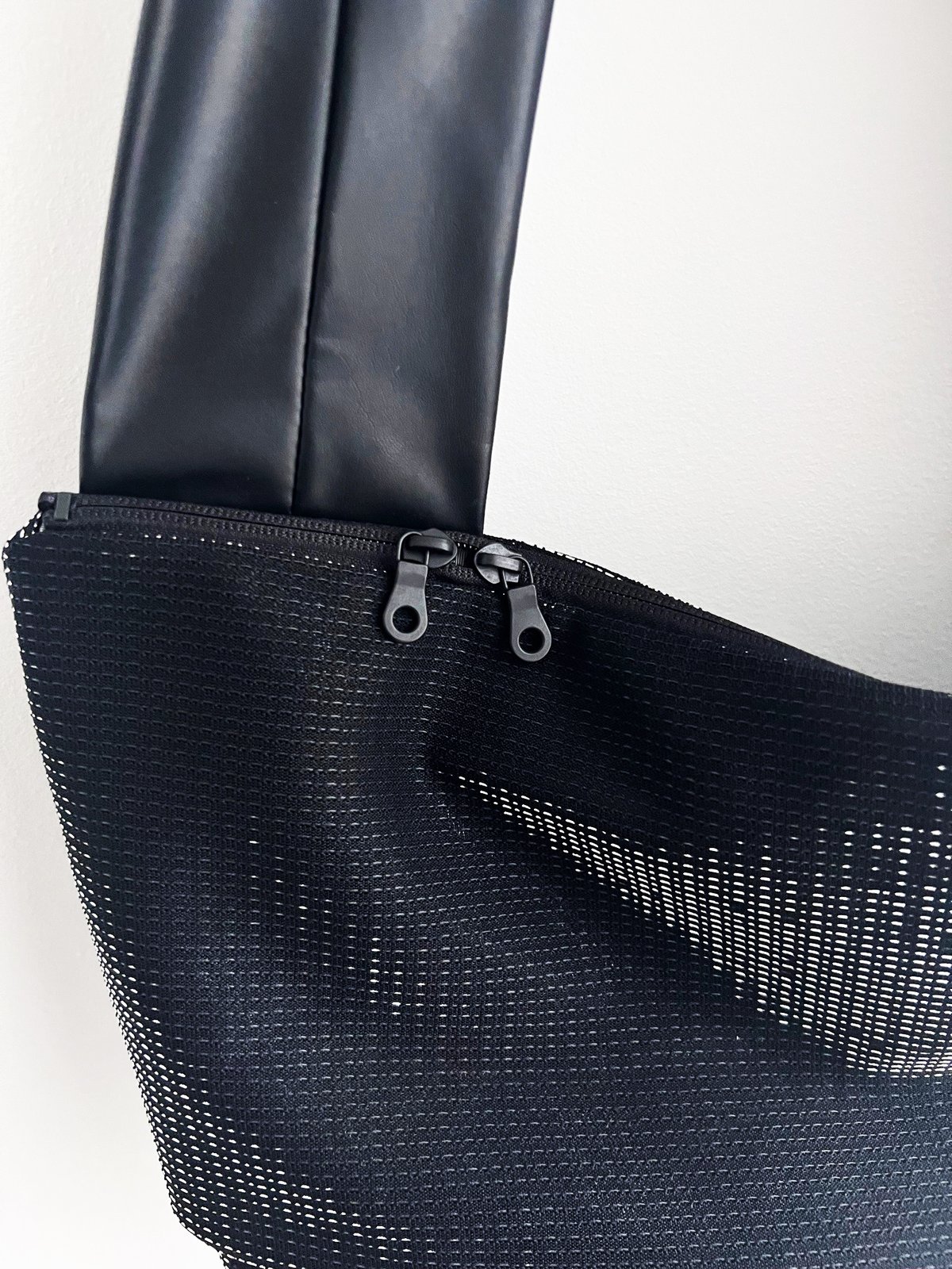 Tack Body Bag TRICO Black, Black Arrow, Mesh B...