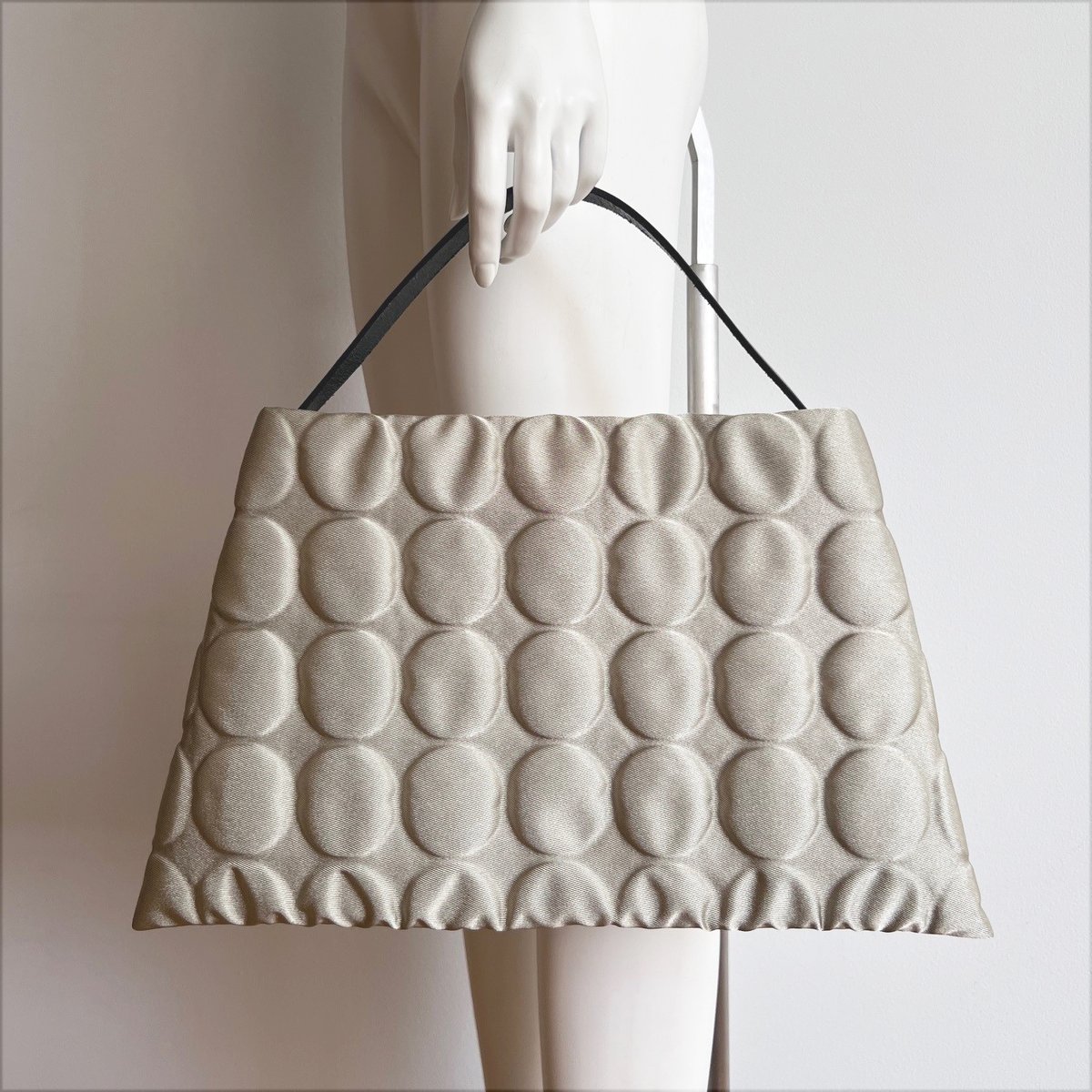 Triangle Bag SQUARE 3D, DOT Emboss 2 BK,SV,MO,...