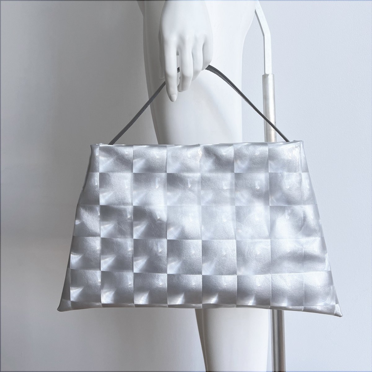 Triangle Bag SQUARE 3D, DOT Emboss 2 BK,SV,MO,...