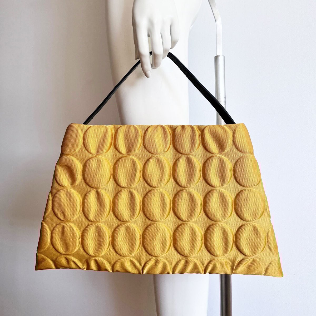 Triangle Bag SQUARE 3D, DOT Emboss 2 BK,SV,MO,...