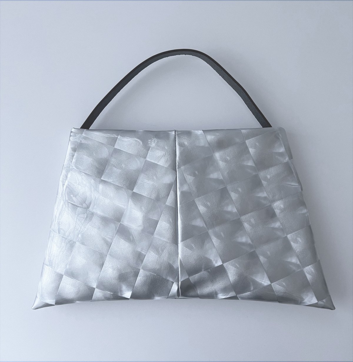 Triangle Bag SQUARE 3D, DOT Emboss 2 BK,SV,MO,...