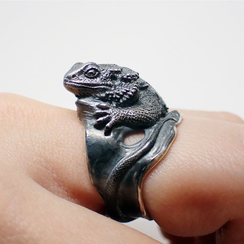 フトアゴヒゲトカゲ見下ろしリング(black) | EmiriA online shop フトアゴヒゲトカゲ見下ろしリング(black) | EmiriA online shop