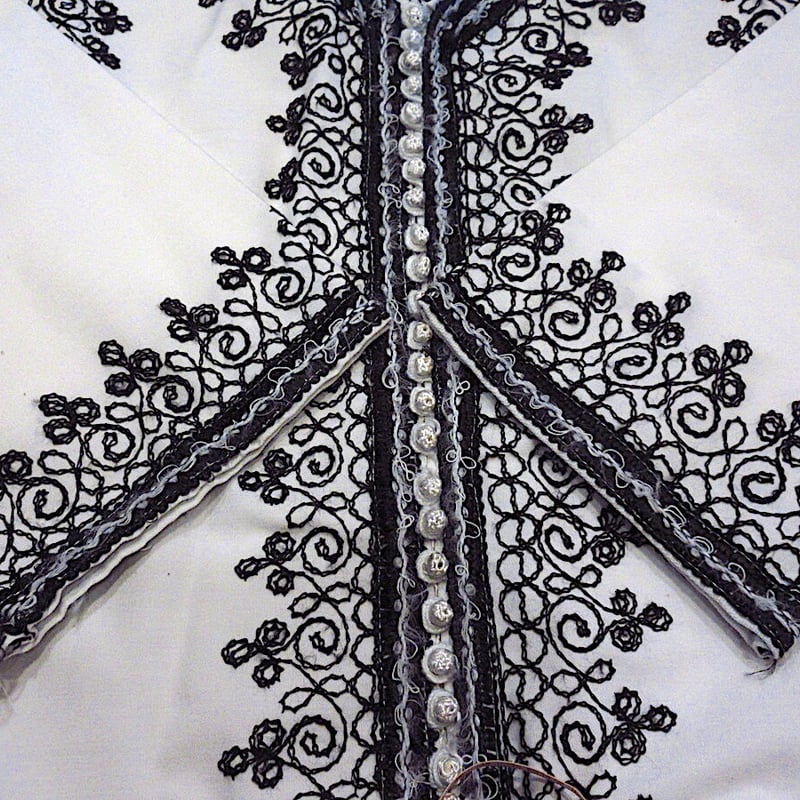刺繍入り七分袖カフタンワンピース白×黒○230804c4-w-lsdrs 刺繍入り七分袖カフタンワンピース白×黒○230804c4-w-lsdrs