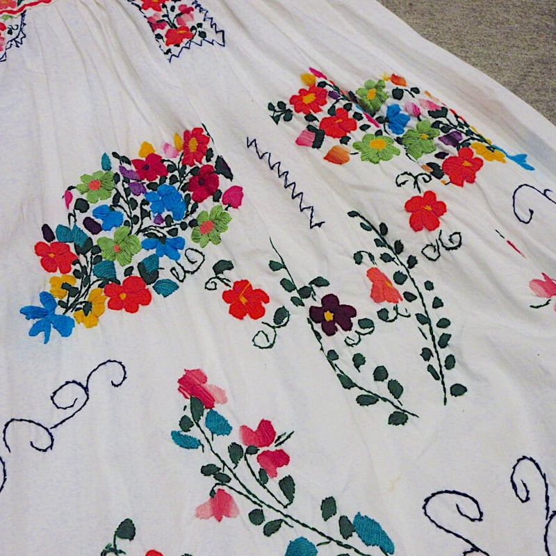 ビンテージ70's○花刺繍入りメキシカンワンピース白○220805r8-w ビンテージ70's○花刺繍入りメキシカンワンピース白○220805r8-w