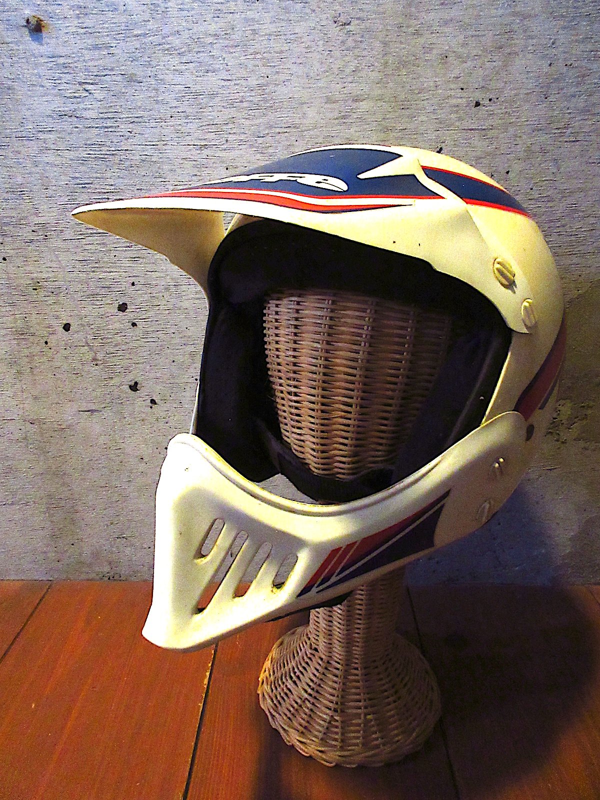 ビンテージ BIEFFE GR1000バイザー付きオフロードヘルメット白 260117j2-h...