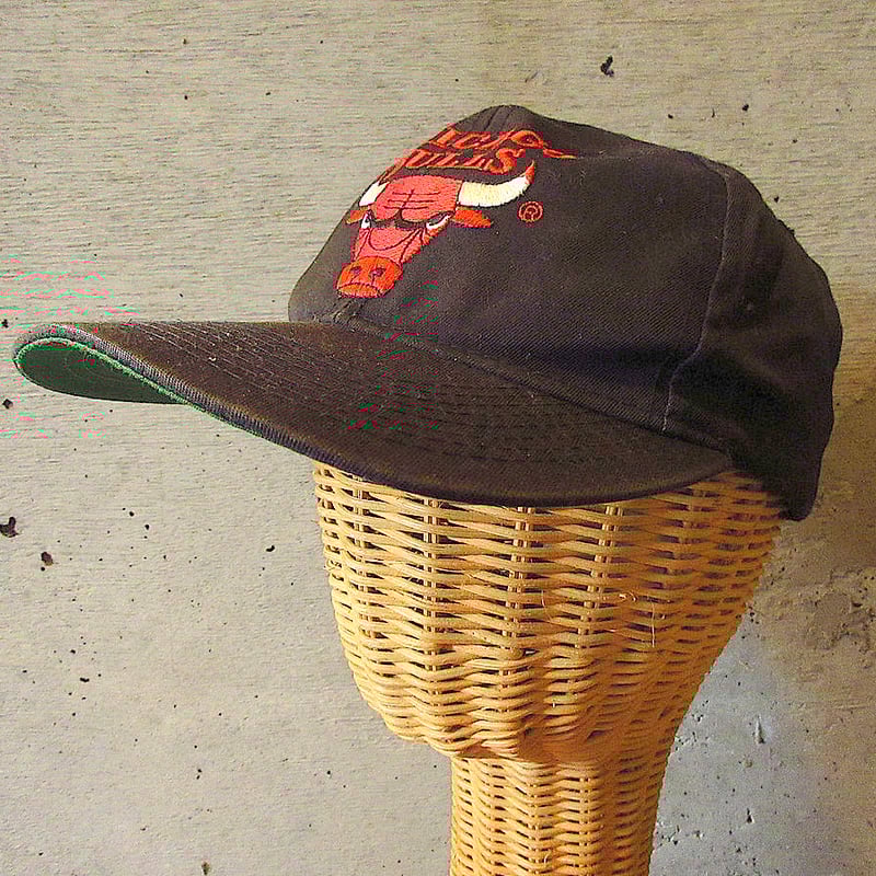 ビンテージ80's90's○CHICAGO BULLS刺繍入りスナップバック ビンテージ80's90's○CHICAGO BULLS刺繍入りスナップバック
