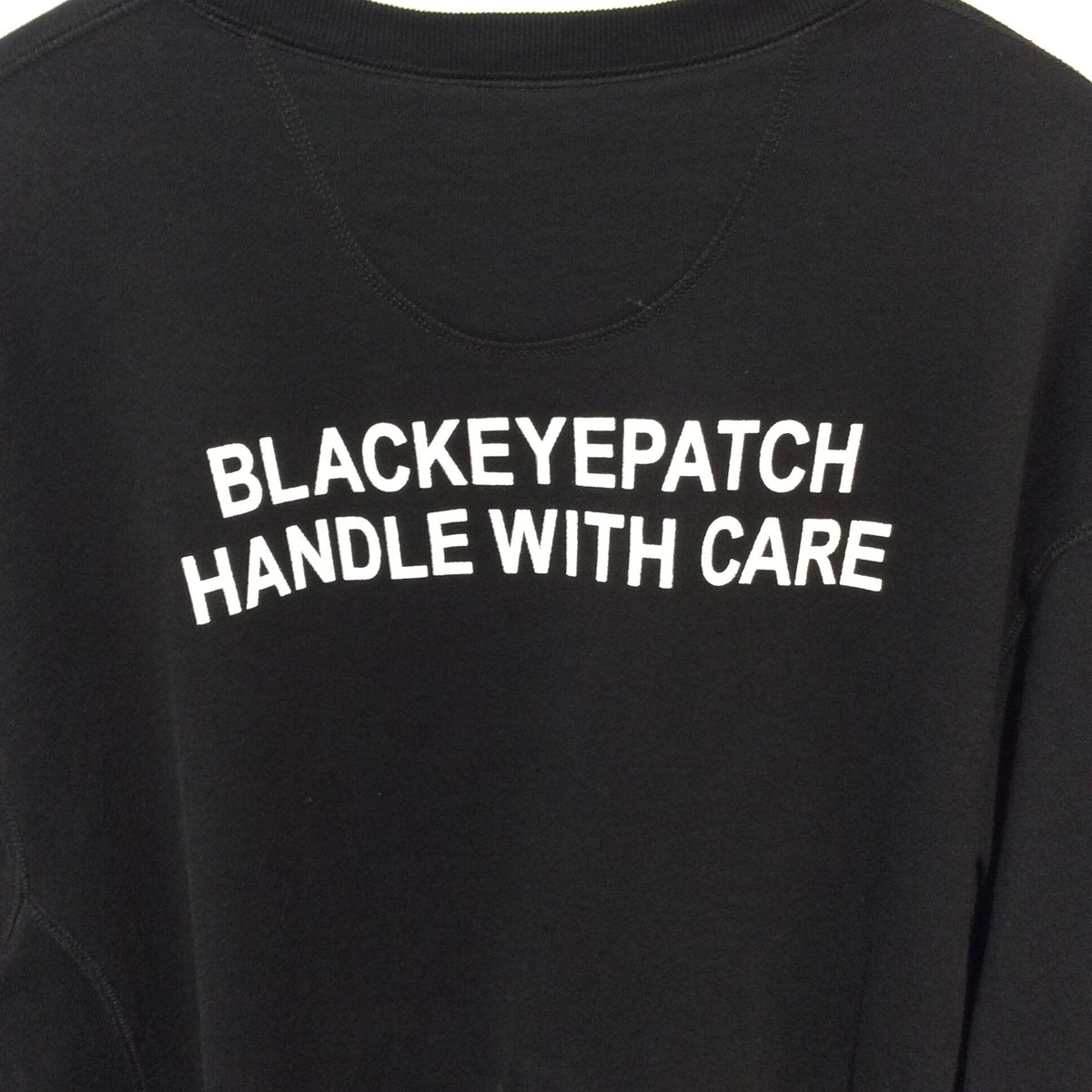 BLACK EYE PATCH ブラックアイパッチ 取扱注意 トレーナー ロゴ BLACK EYE PATCH ブラックアイパッチ 取扱注意 トレーナー ロゴ