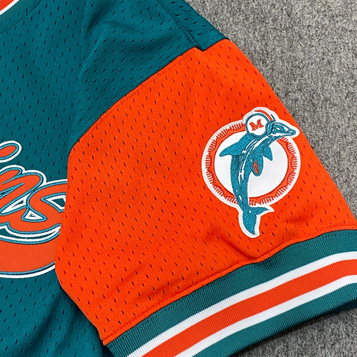 Mitchell&Ness ミッチェル&ネス NFL マイアミ ドルフィンズ V Mitchell&Ness ミッチェル&ネス NFL マイアミ ドルフィンズ V
