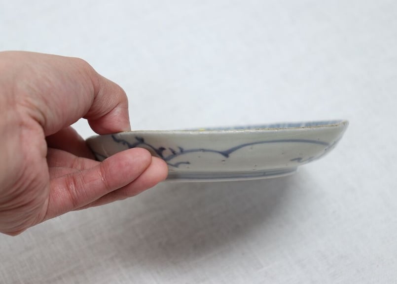江戸中期くらわんか染付矢羽根に花図小なます皿 口縁釉薬剝げ 江戸中期くらわんか染付矢羽根に花図小なます皿 口縁釉薬剝げ