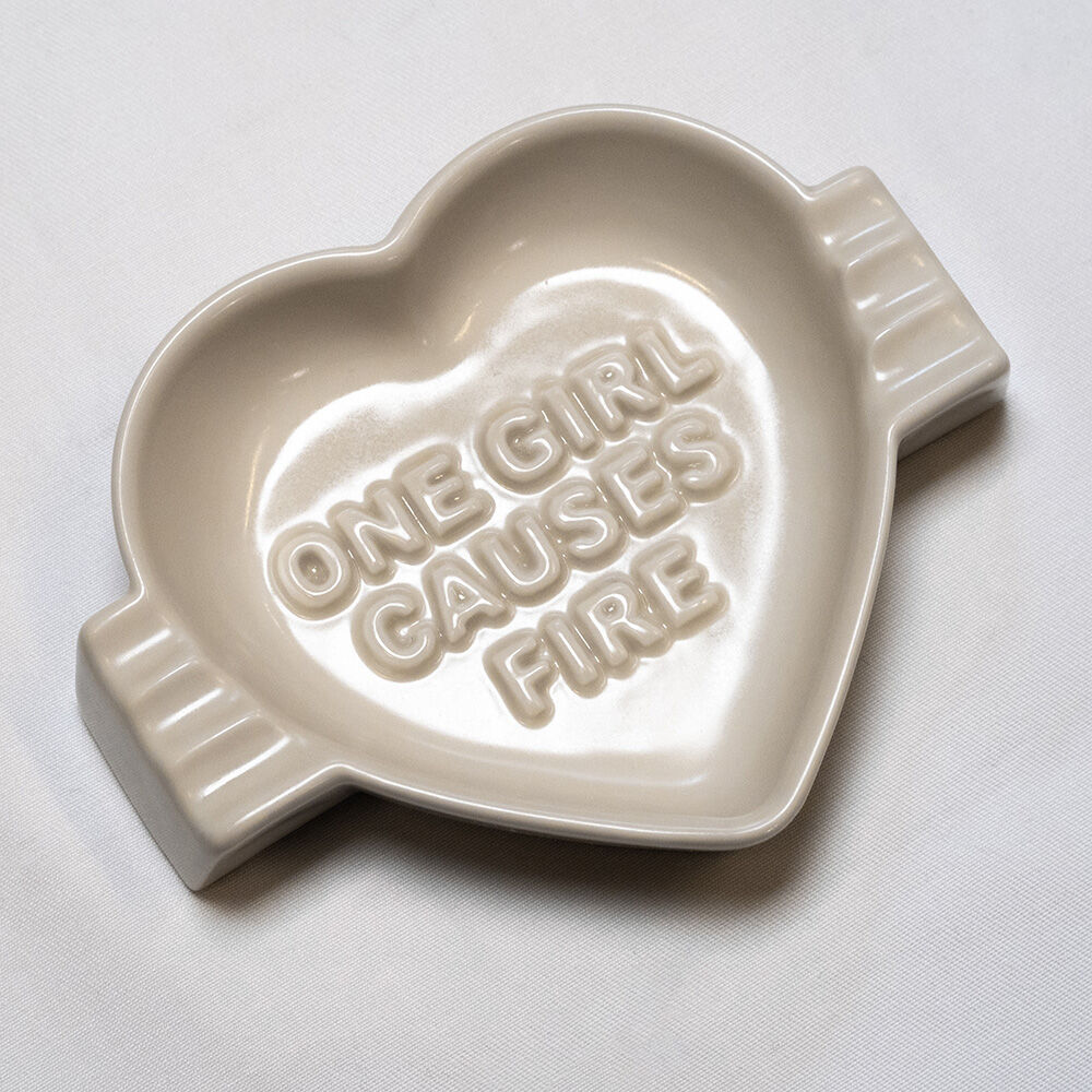 「ONE GIRL CAUSES FIRE」ORIGINAL ASHTRAY // IVORY...
