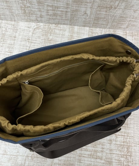 A4対応 収納多数 撥水加工 ショルダー付きバッグ 4col | HA-CHI