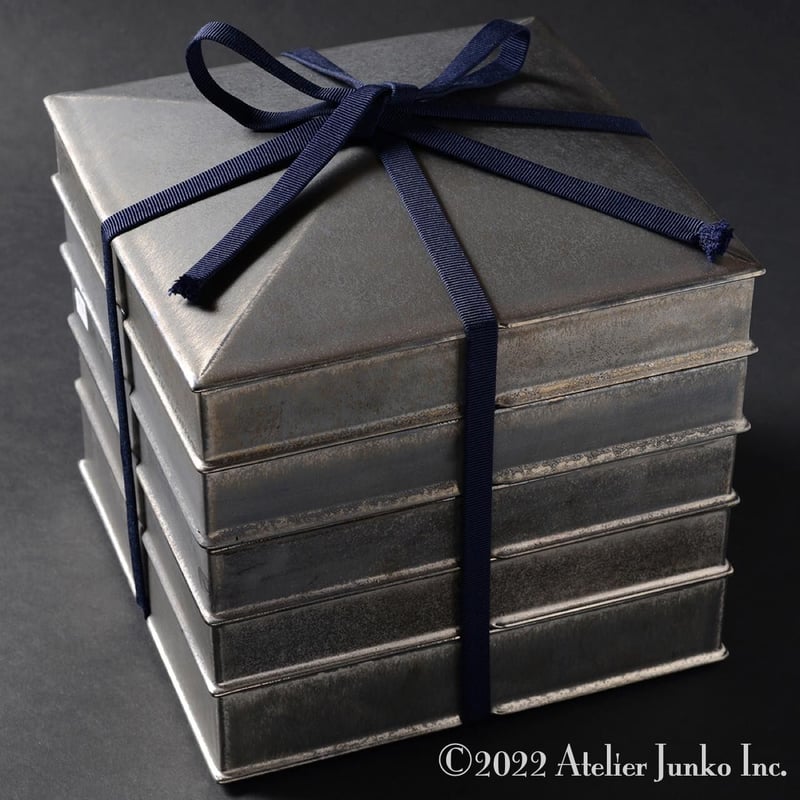 銀彩 家型七段重 正角皿・丸皿 | Atelier Junko EC shop 銀彩 家型七段重 正角皿・丸皿 | Atelier Junko EC shop