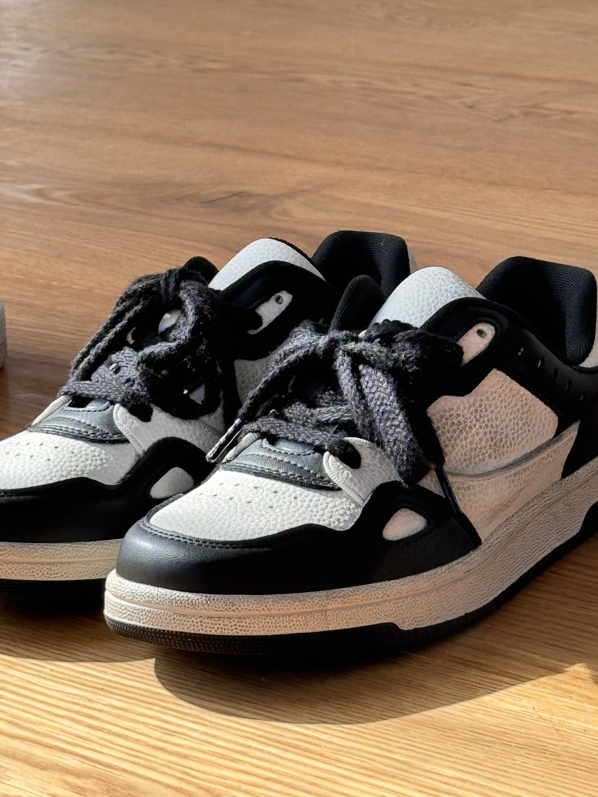 DISTRESSED LEATHER COURT SNEAKERS / 2color | JI...