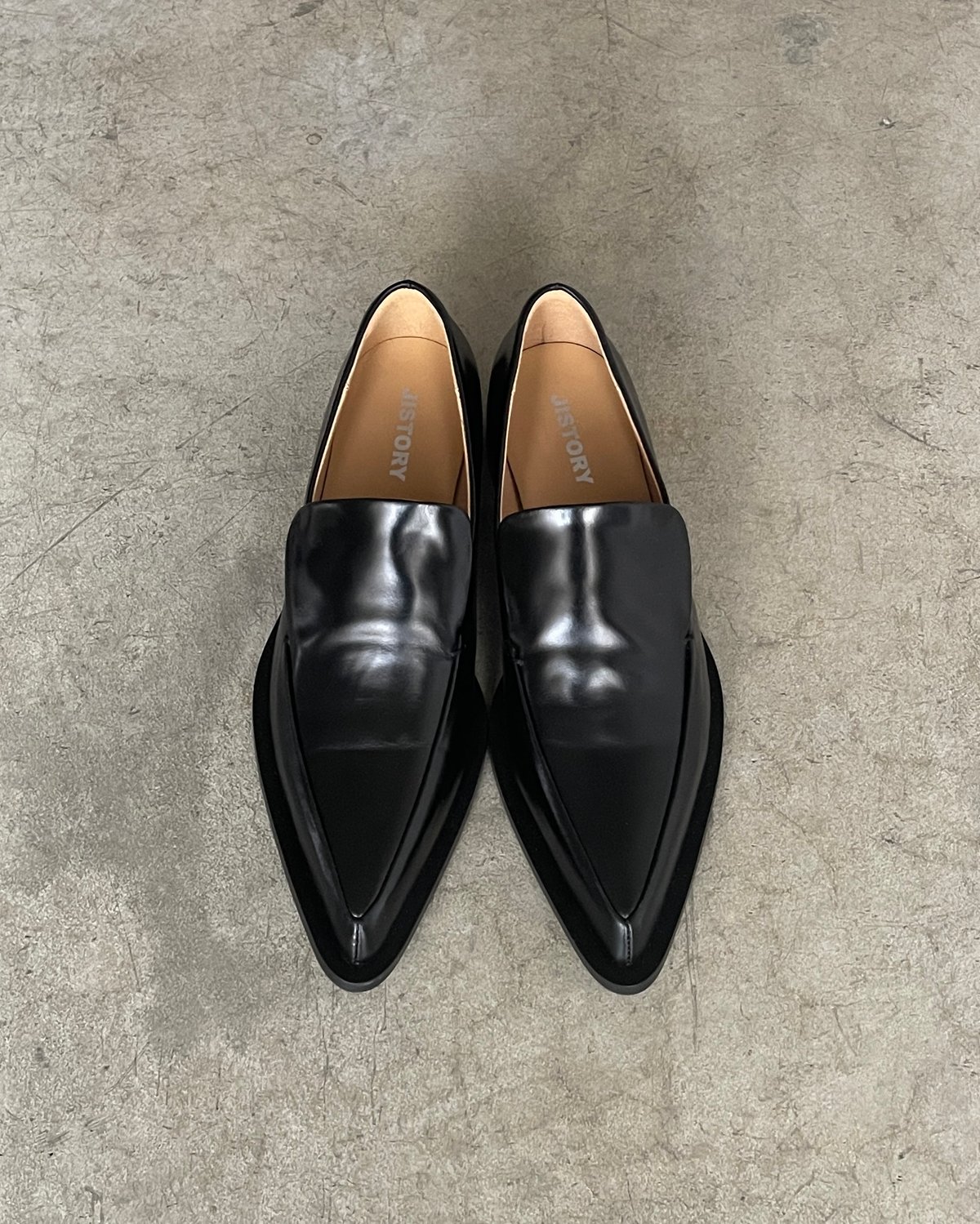 LEATHER POINTED TOE LOAFER / 2color | JISTORY