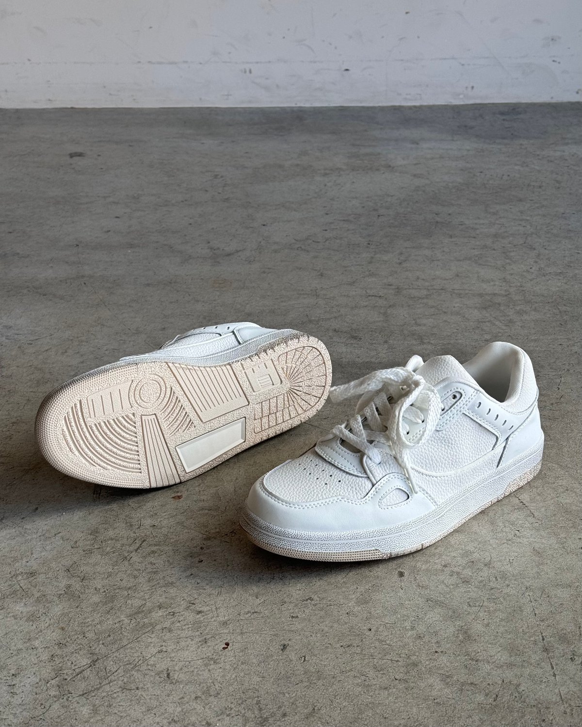 DISTRESSED LEATHER COURT SNEAKERS / 2color | JI...