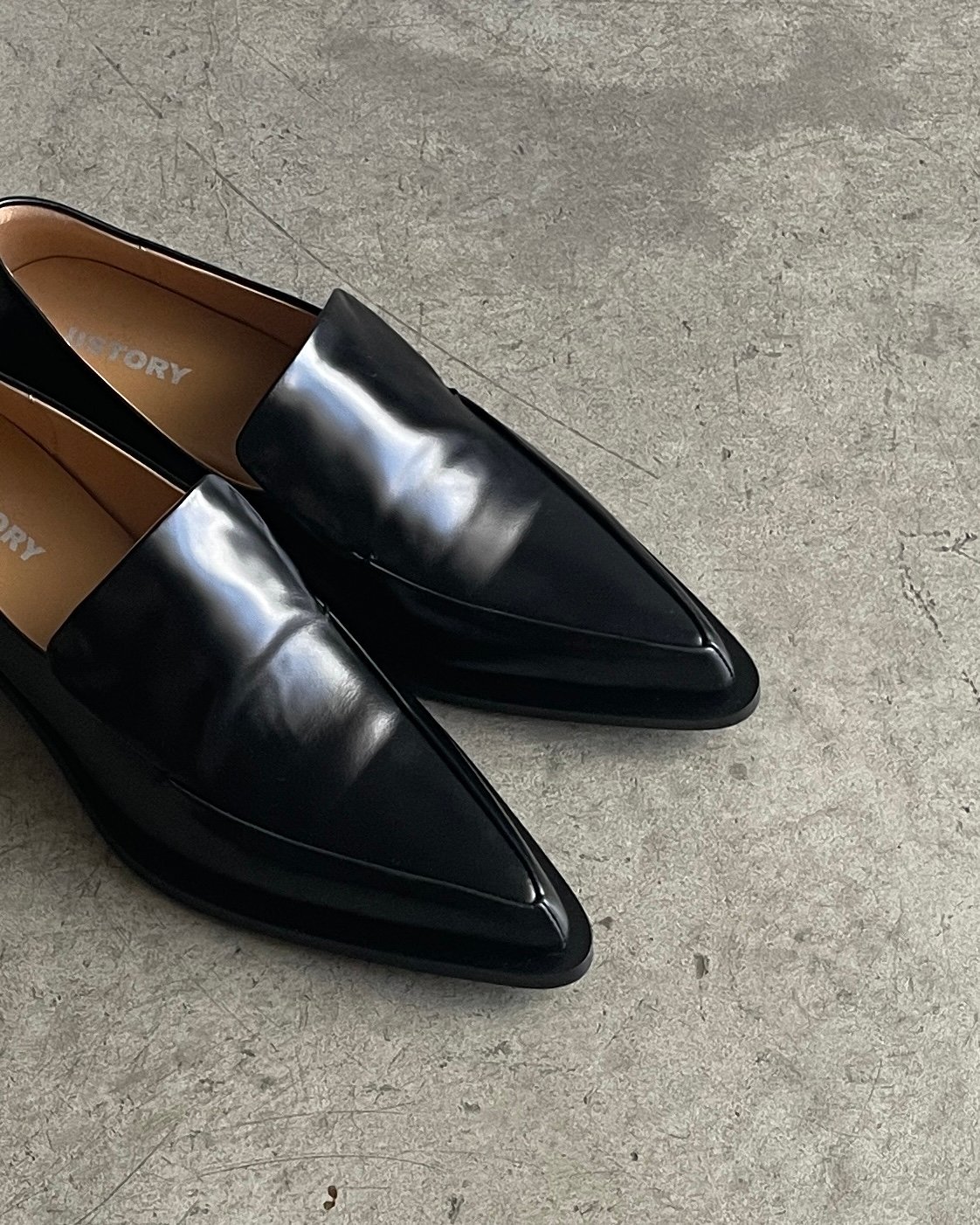 LEATHER POINTED TOE LOAFER / 2color | JISTORY