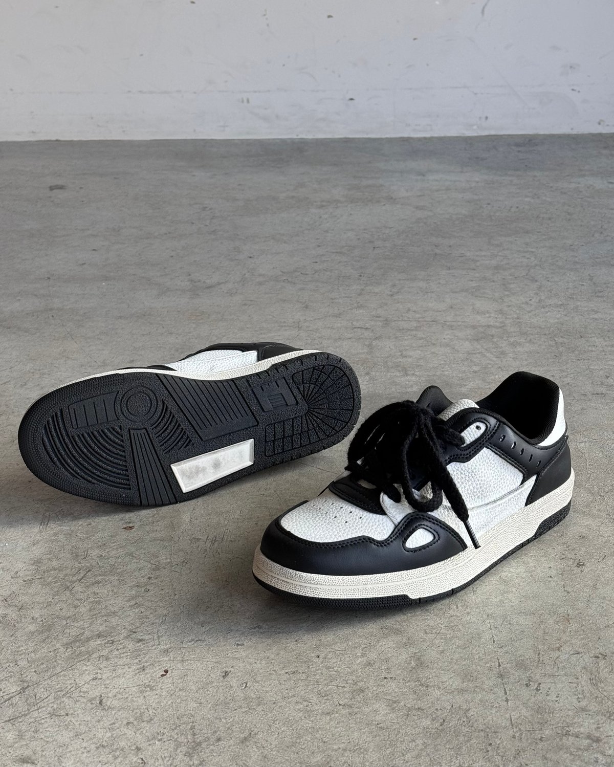 DISTRESSED LEATHER COURT SNEAKERS / 2color | JI...