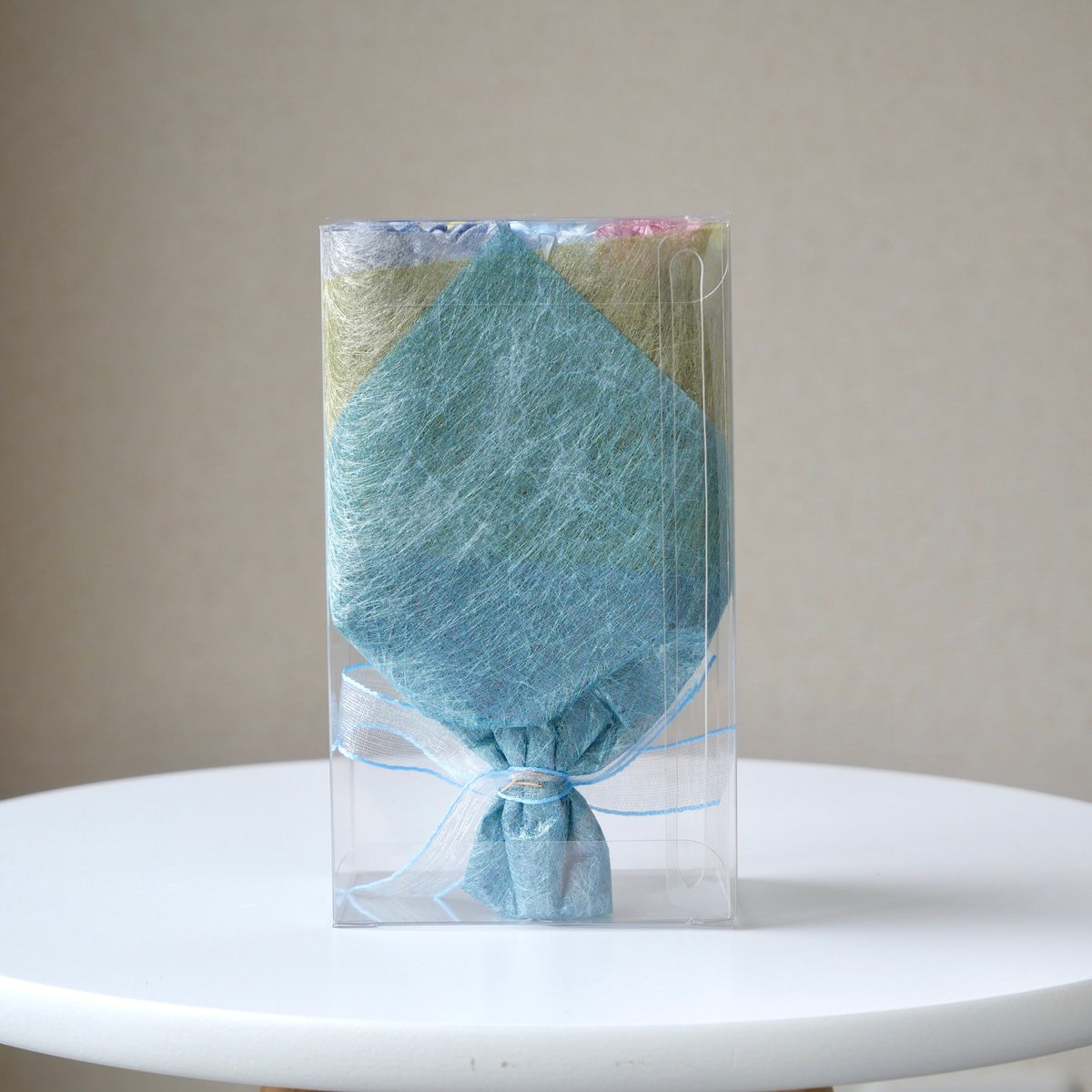 澄んだ空のようなおもてなし花束『冬空』（XSサイズ） | Soeru 手のひらサイズの花束屋さん