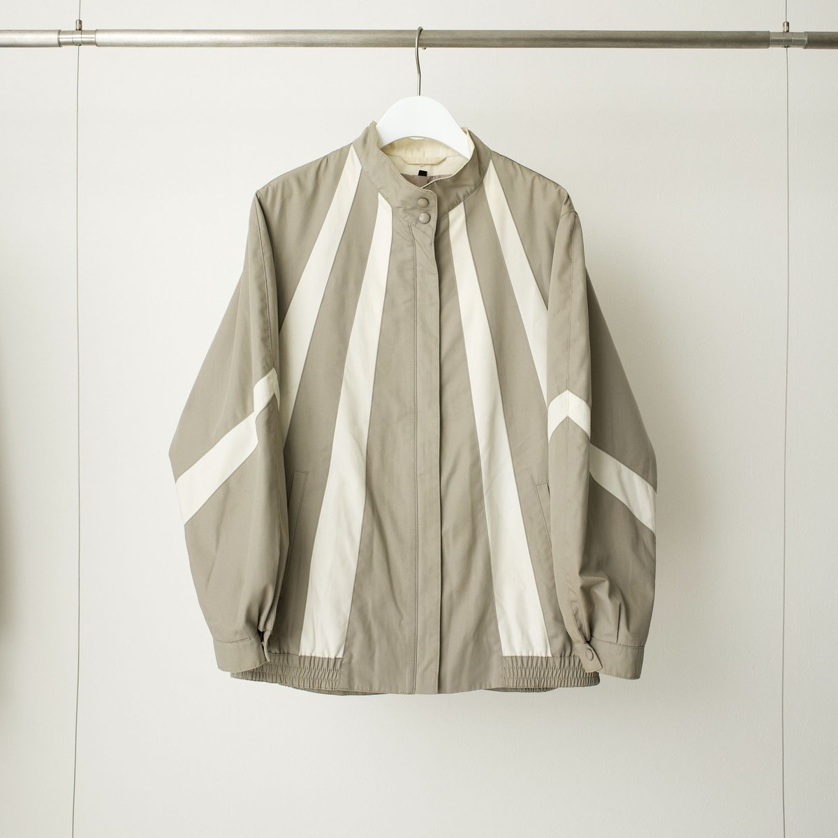 Bi-Color Design Tailoring Blouson | kuonbyrinq'...