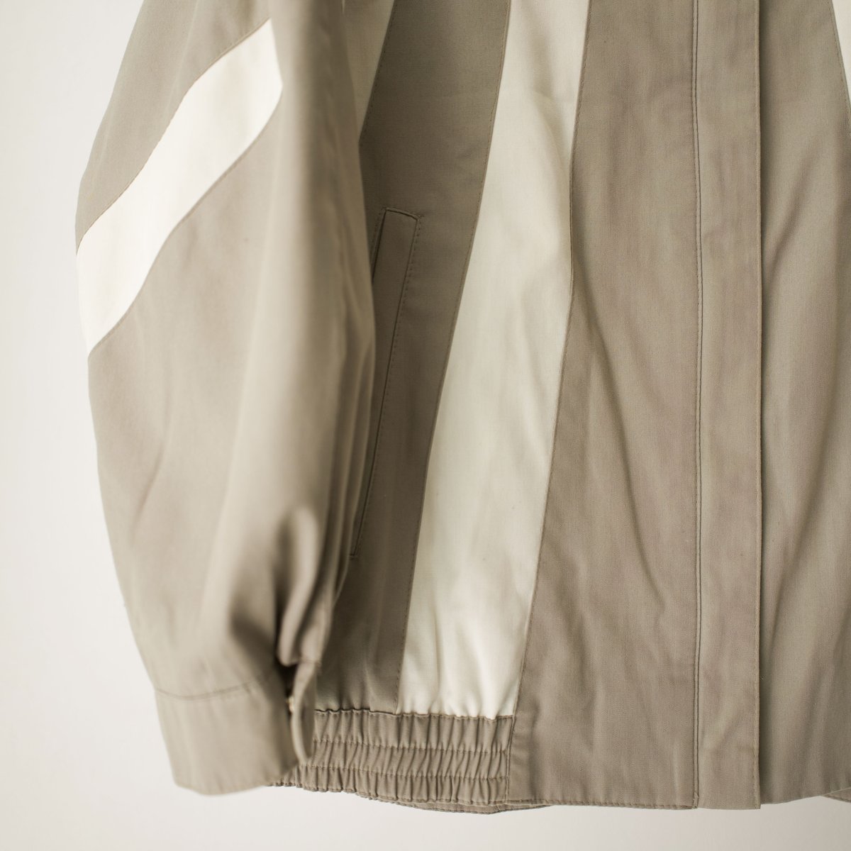 Bi-Color Design Tailoring Blouson | kuonbyrinq'...