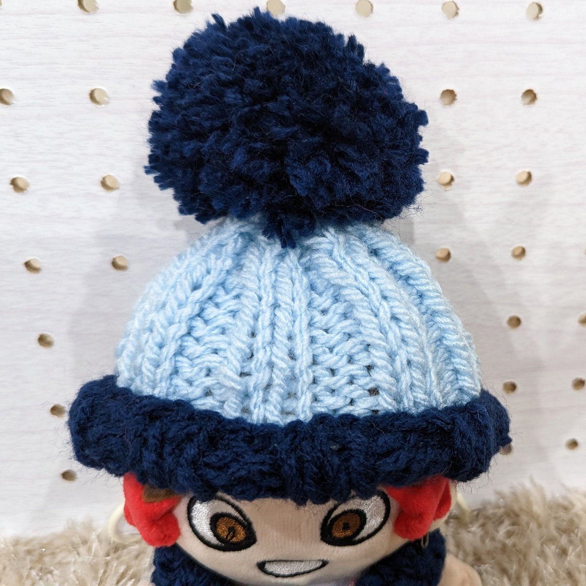 ちびぬい】ニット帽(ポンポン大・空色) | ぬいふく工房 ちびぬい】ニット帽(ポンポン大・空色) | ぬいふく工房
