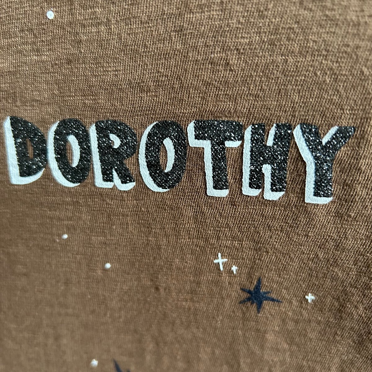 GLITTER PRINT TEE | Dorothy Hendricks